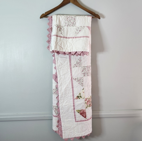 Vintage | Bedding | Vintage Cottagecore Strawberry Coquette Quilt ...